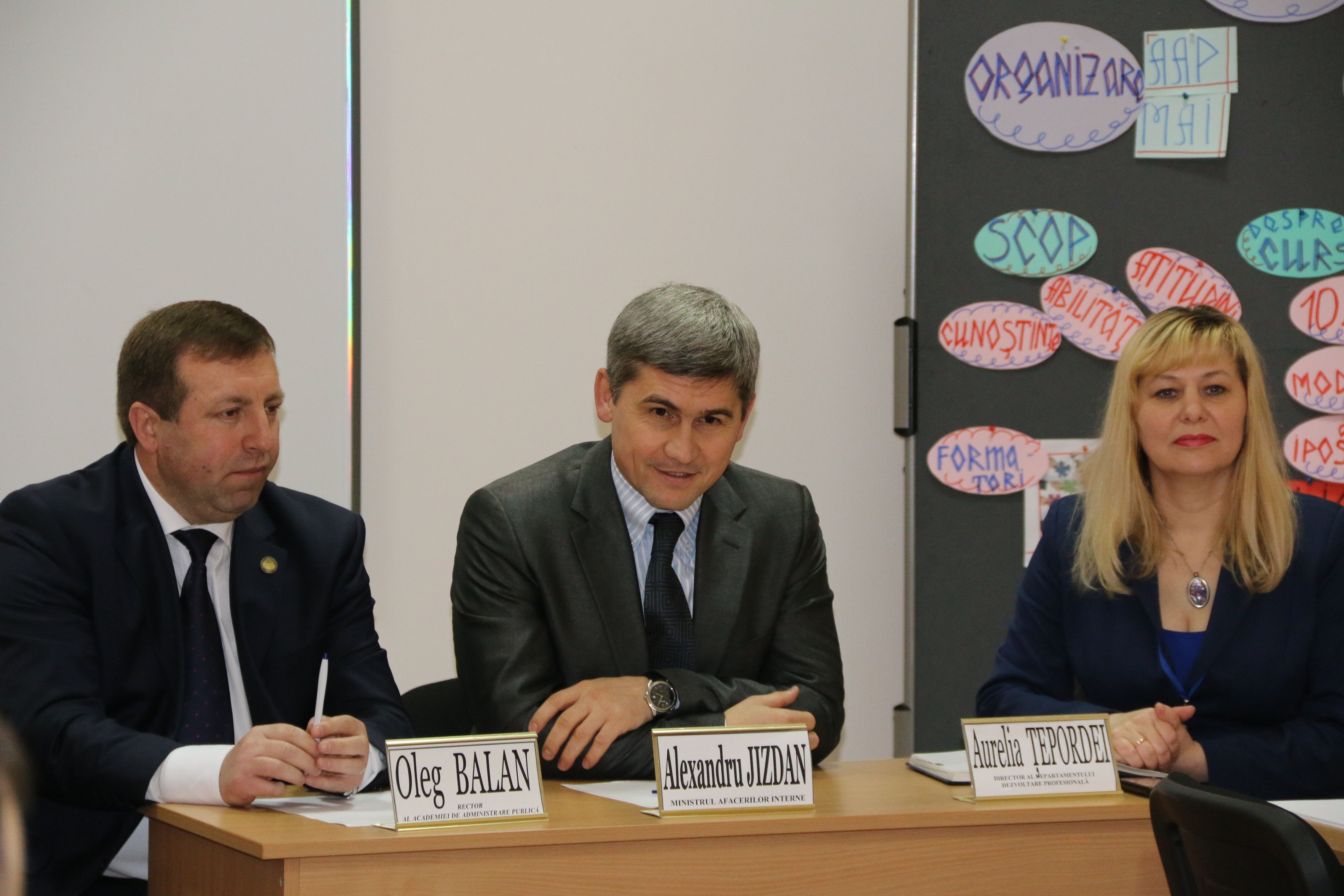 Instruiri în domeniul managementului pentru angajații MAI la Academia ...